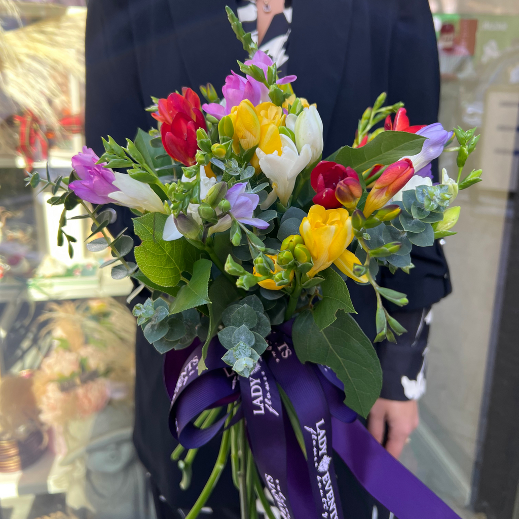 Buchet 17 frezii colorate – LADY EVENTS